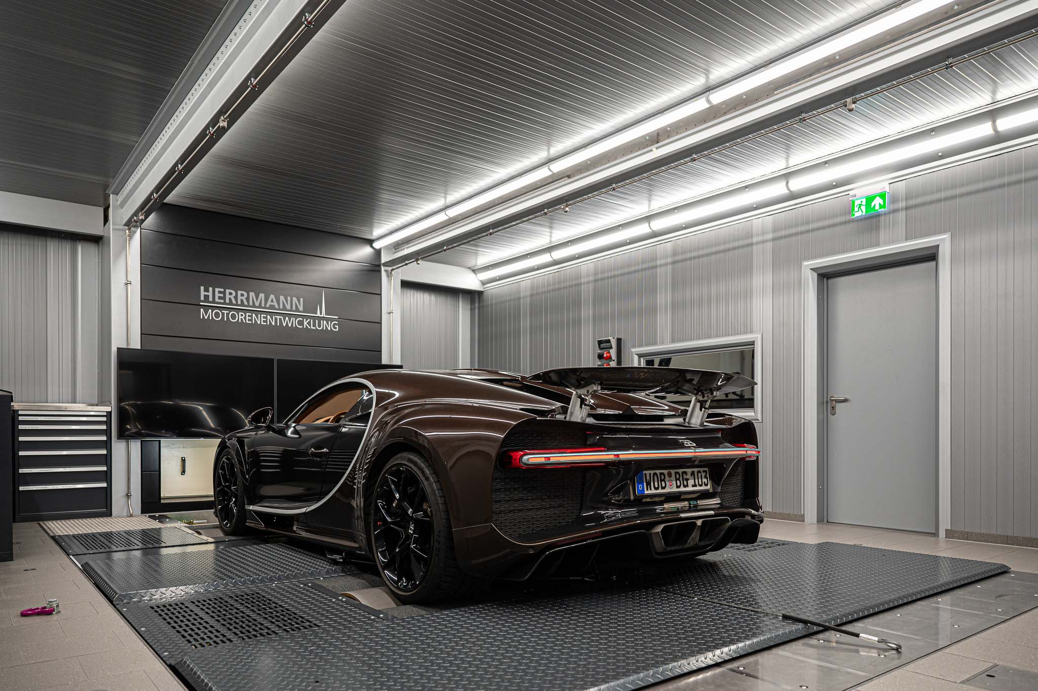 Leistungsmessung eines Bugatti Chiron Entwicklungsträgers mit Bugatti ...